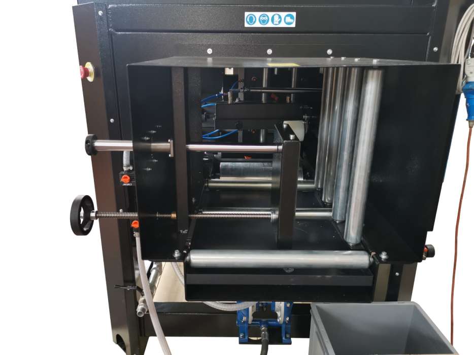 Painting machine for wooden beams and timber profiles